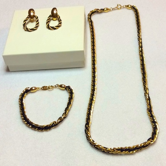 Trifari | Jewelry | Final Sale Price Trifari Gold Black Necklace ...
